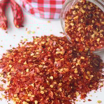 Chili flakes | How to make chili flakes - Sharmis Passions