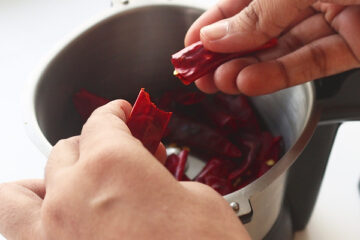 Chili flakes | How to make chili flakes - Sharmis Passions