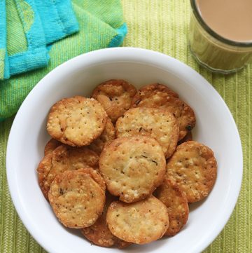 Mathri Recipe | Methi Mathri Recipe - Sharmis Passions