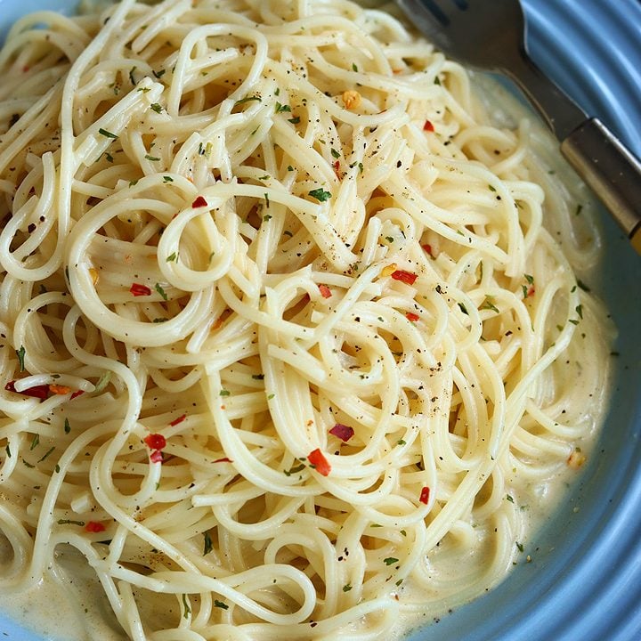 Spaghetti Pasta in Butter Garlic Sauce - Sharmis Passions