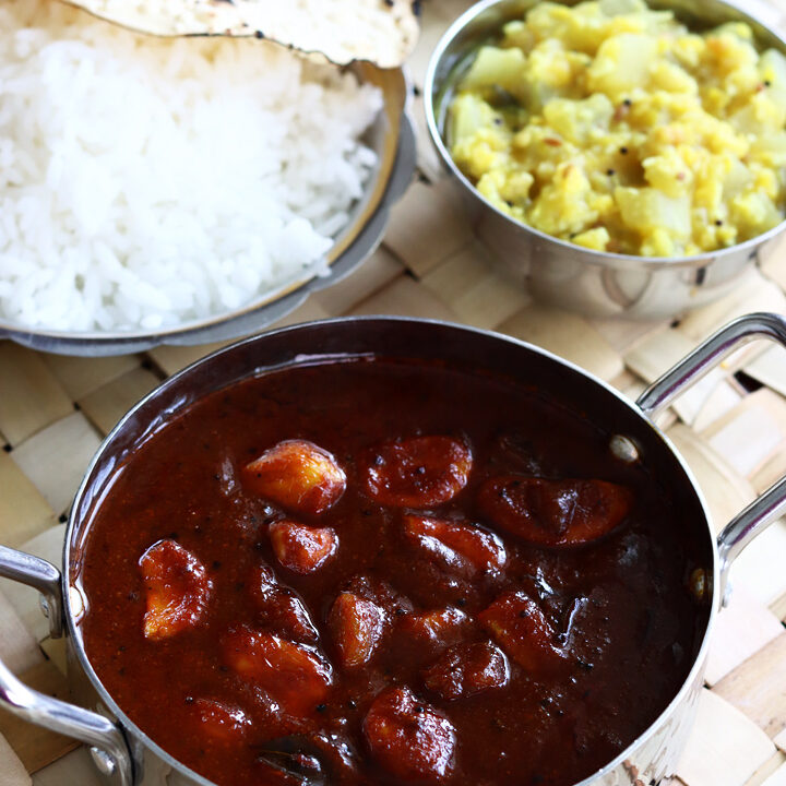 Poondu Kuzhambu Recipe | Garlic Kulambu Recipe- Sharmis Passions