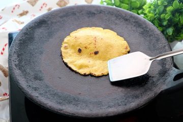 Makki Roti Recipe | Makki Ki Roti Recipe - Sharmis Passions
